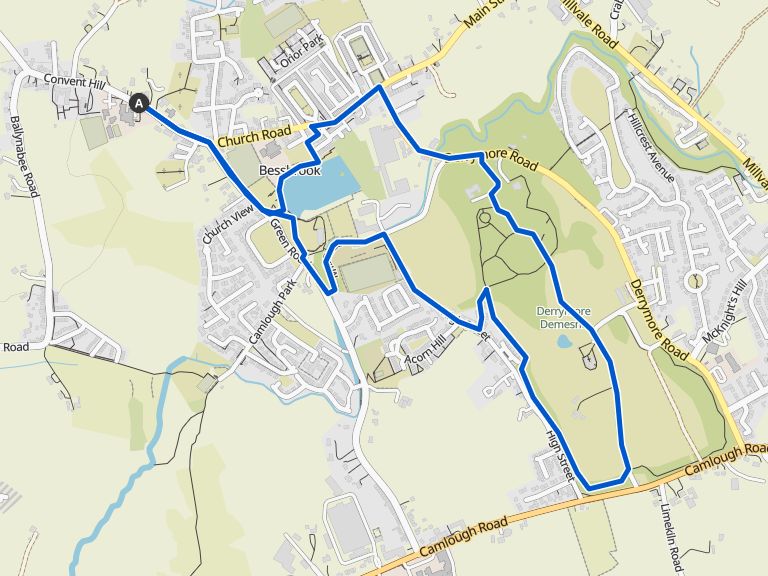 Circuito de corrida pela aldeia de Bessbrook em torno do lago de ...